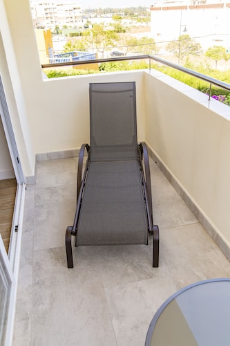 Fully Renovated And New Apartment Near The Beach And Train Station - Torremolinos