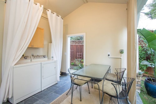 Cozy Cottage In Los Gatos - Campbell, CA