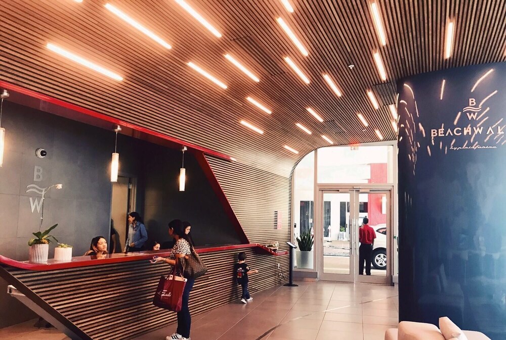 Room Deals for Stunning 2 Bedroom Bay Front Apt w/ Breathless View ...