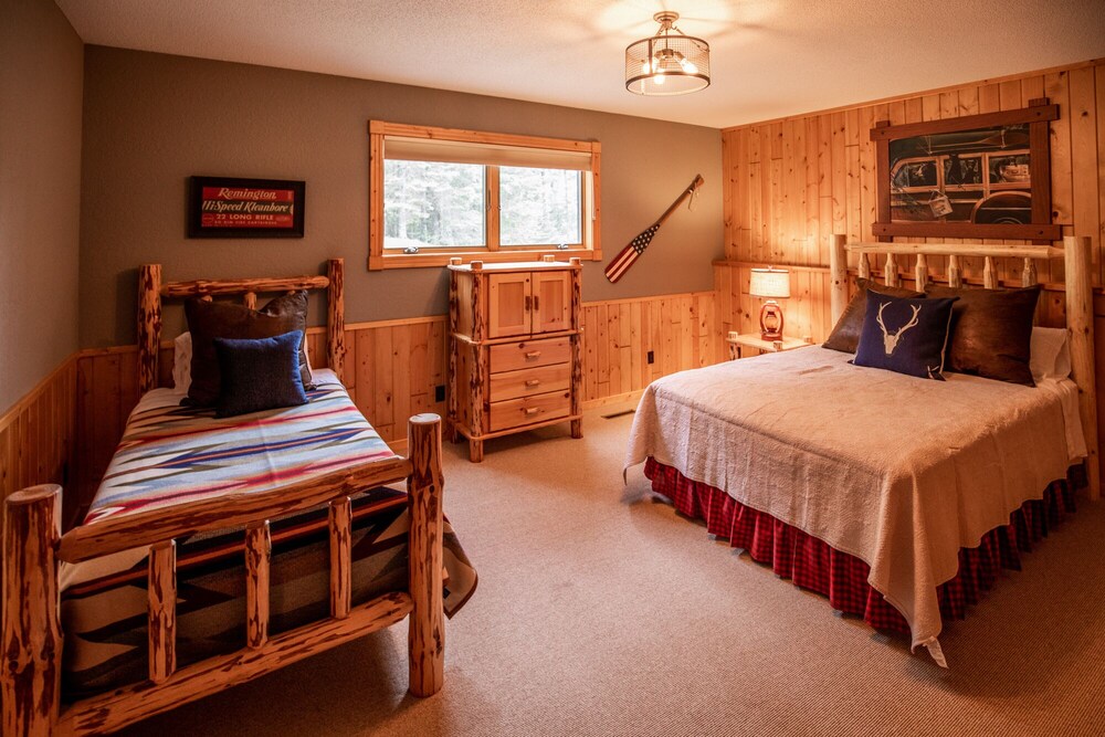 Stunning Waterfront Modern Cabin inNational Forest Saturday/Saturday ...