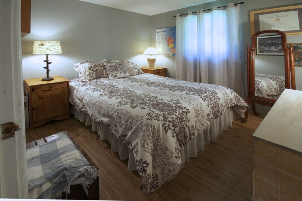 Beautiful 3 Bedroom 2 Bath Renovated Cottage in the heart of Historic ...