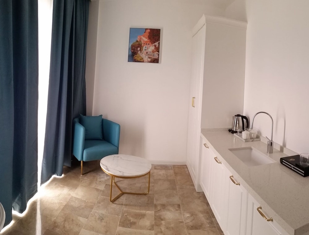 Tinian Diamond Hotel, Tinian: $132 Room Prices & Reviews | Travelocity