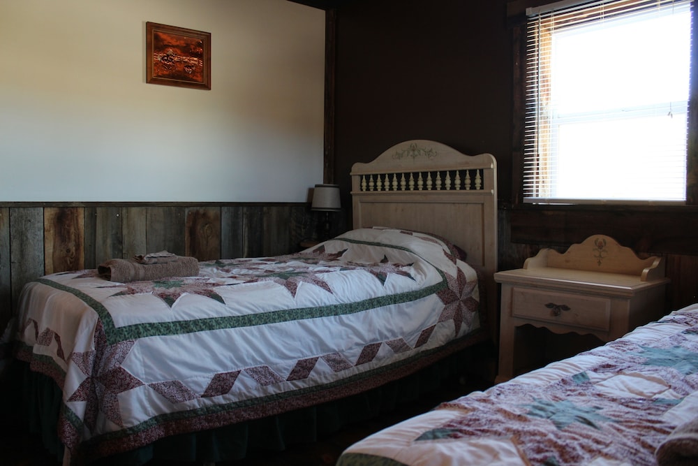 Kara Creek Ranch - Rustic 2 Bedroom Cabin #5 - Crook County | Vrbo