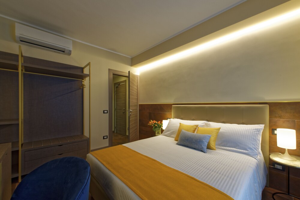 Red Ribbon: AU$224 Deals & Reviews (Milan, ITA) | Wotif