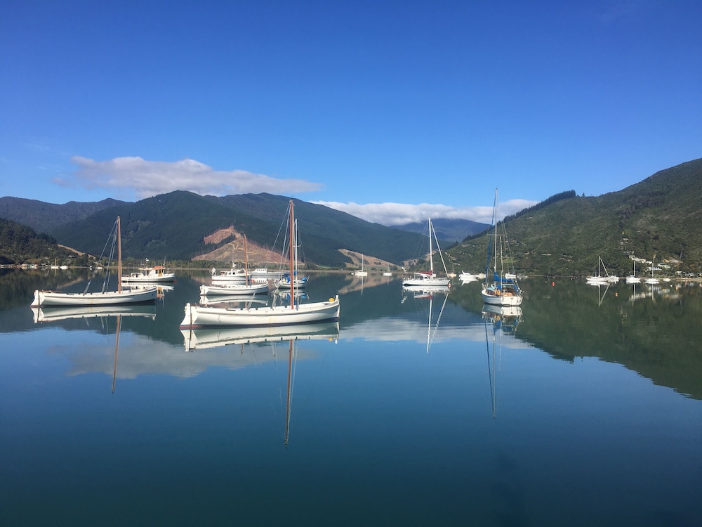 Anakiwa 401 Guest Wing beachfront home sleeps 4, Marlborough Sounds ...