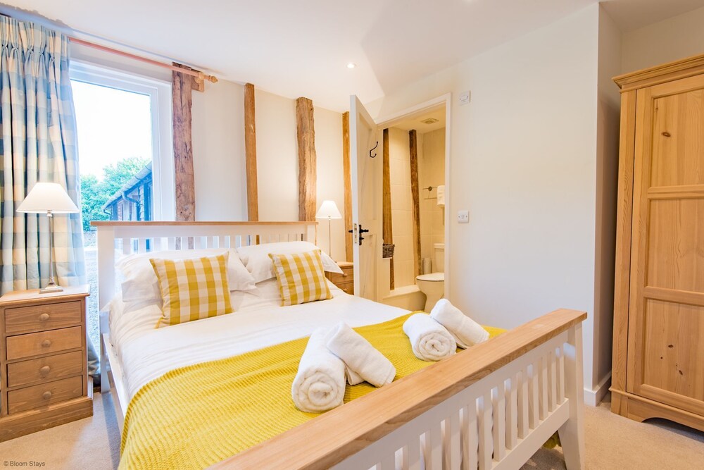 Great Higham Barn Complex by Bloom Stays - sleeps 44 in 13 bedrooms ...