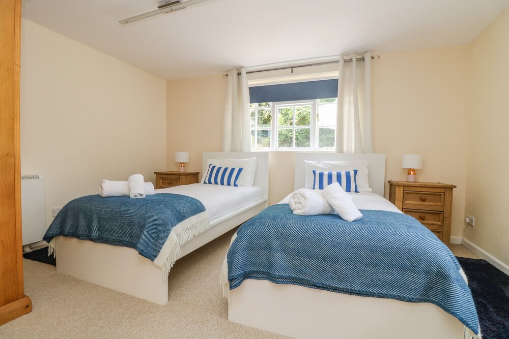 9 COPES GARDENS Pet Friendly With Open Fire In Truro Truro Vrbo 9 COPES GARDENS Pet Friendly With Open Fire In Truro Truro Vrbo