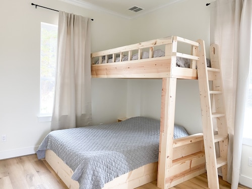 Farmhouse On 20 Acres | Dino Valley | Ev Charging - Glen Rose, TX