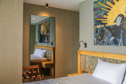 Surfer Caravan Gastro Pub And Suites-gorilla Suite - Bodrum