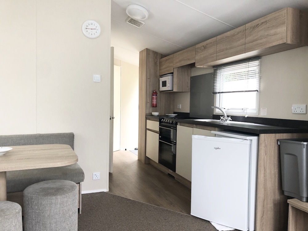 Hafan Dawel 2 a Luxury Caravan directly opposite the Beach - Wiseman's ...
