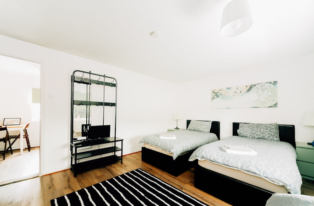 MODERN TWIN STUDIO IN WALBERSWICK Reviews, Deals & Photos 2025 - Vrbo