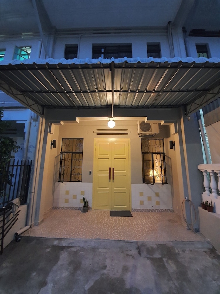 Room at Jln Loh Boon Siew Georgetown: AU$27 Deals & Reviews (George ...