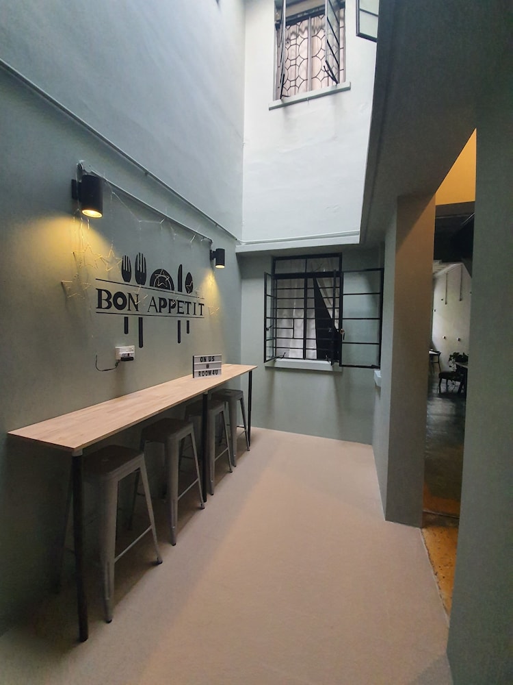 Room at Jln Loh Boon Siew Georgetown: AU$27 Deals & Reviews (George ...