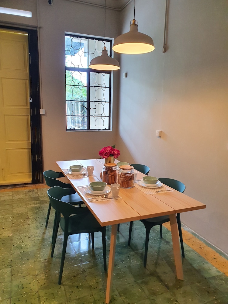 Room at Jln Loh Boon Siew Georgetown: AU$27 Deals & Reviews (George ...