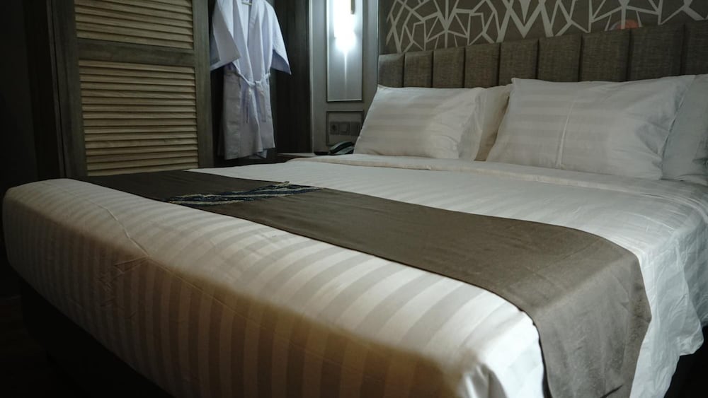 Solia Hotel Yosodipuro Solo in Surakarta | Best Rates & Deals on Orbitz