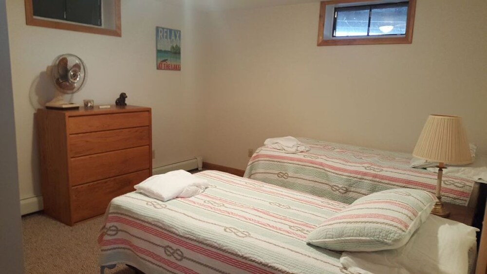 Come view the Eclipse while relaxing at this lakefront home! - North ...