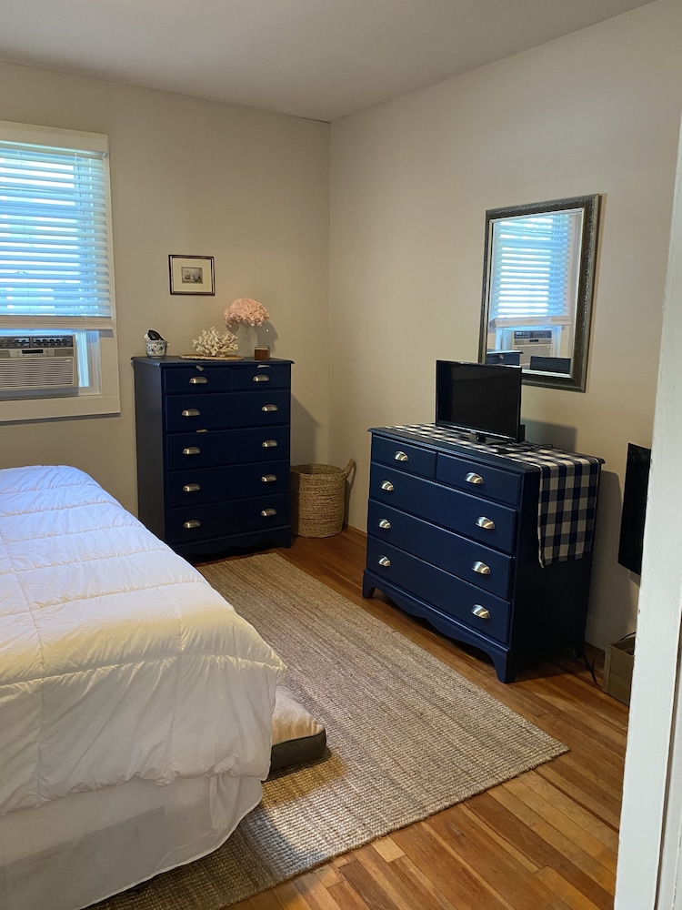 Crescent Beach Cottage - walk to private beach. - Niantic | Vrbo