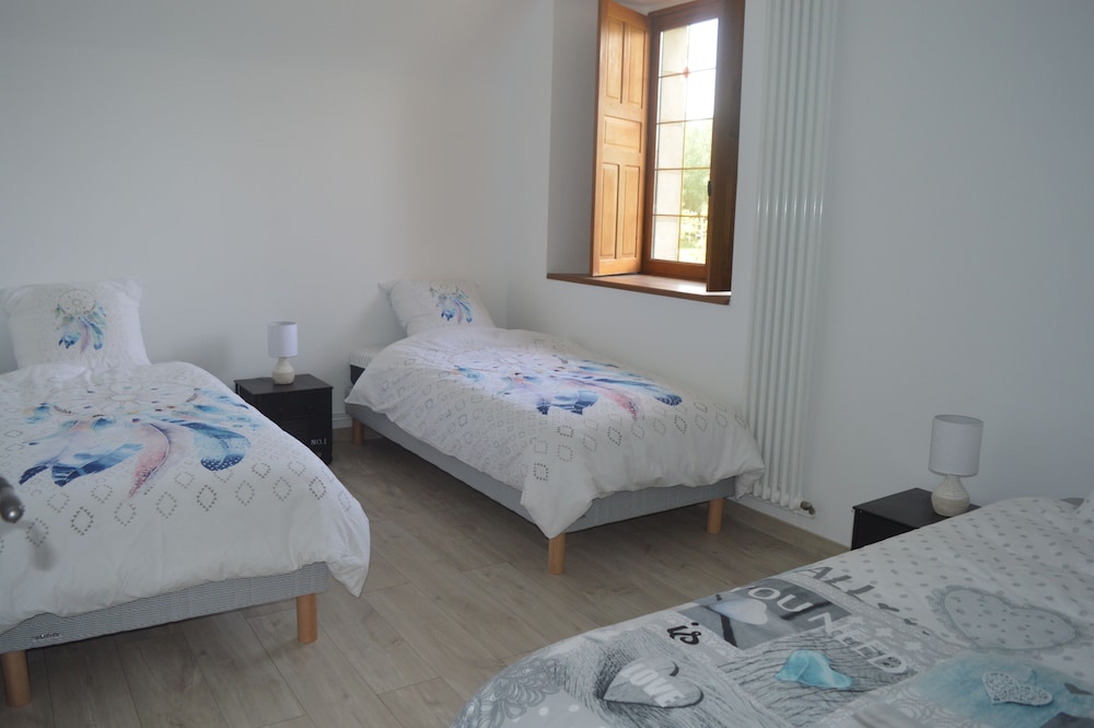 GÎTE AUX PETITS BONHEURS sleeps 15 + games room - Coulimer | Vrbo