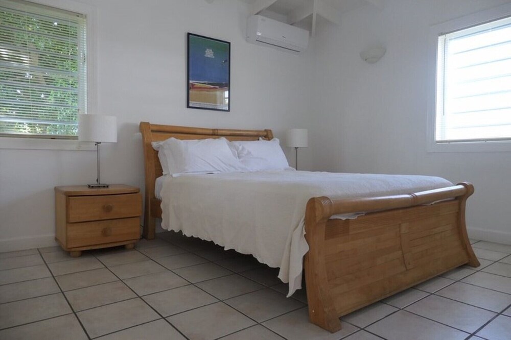 Jolly Harbour, 3 bedroom villa, pool, close to beach and all amenities ...