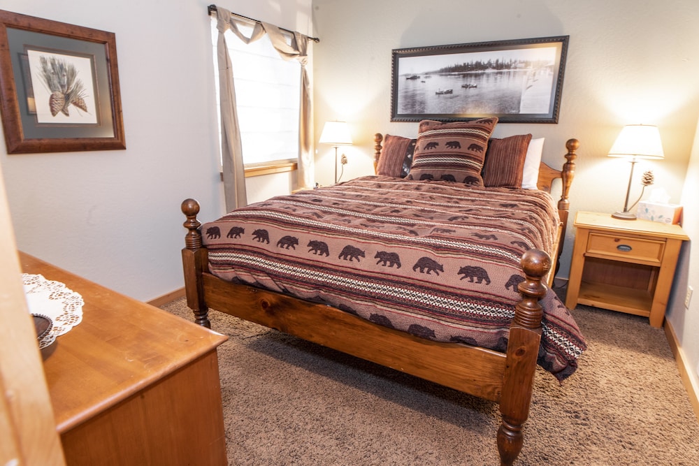 Relaxing Carnelian Bay Retreat - within walking distance to lake ...