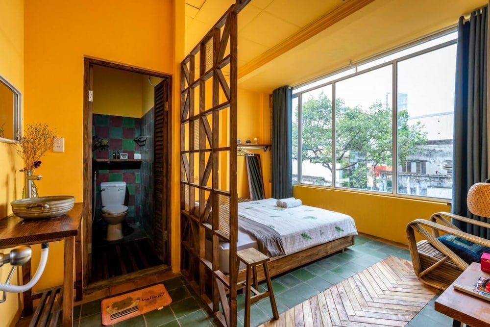 Indochina Color Room near Ben Thanh Market BT402 / Quan 1 Ho Chi Minh ...