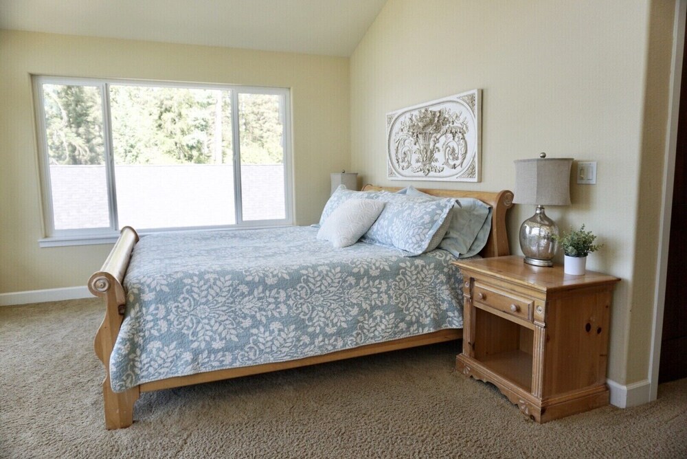 Kidd Island (CDA) Lakefront Beauty-Amazing views! - Kid Island Bay | Vrbo