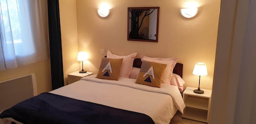 Côte D'azur Appartement Calme Indépendant Proche Plages Dans Golf Desaint-tropez - Var
