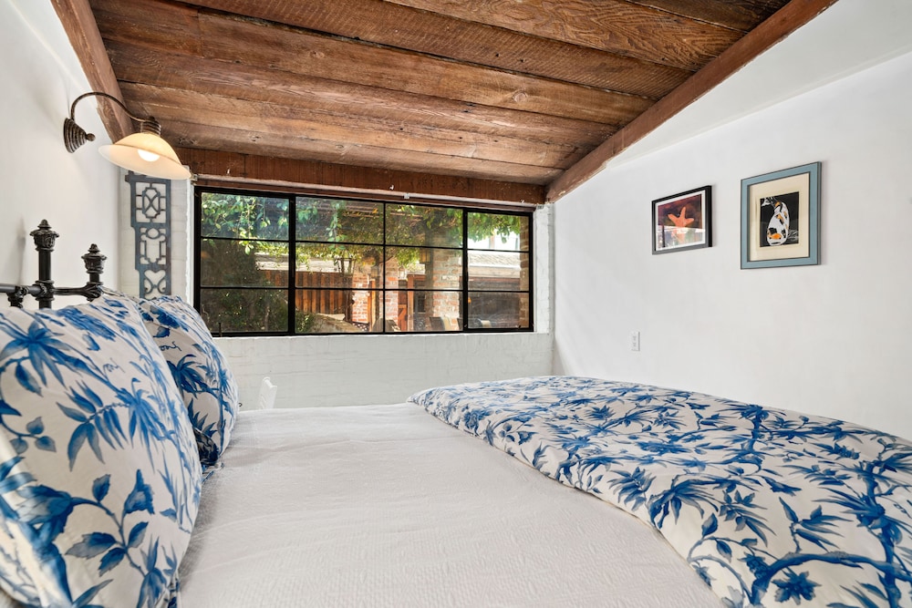 Charming Storybook Home by Carr Jones - Sacramento | Abritel