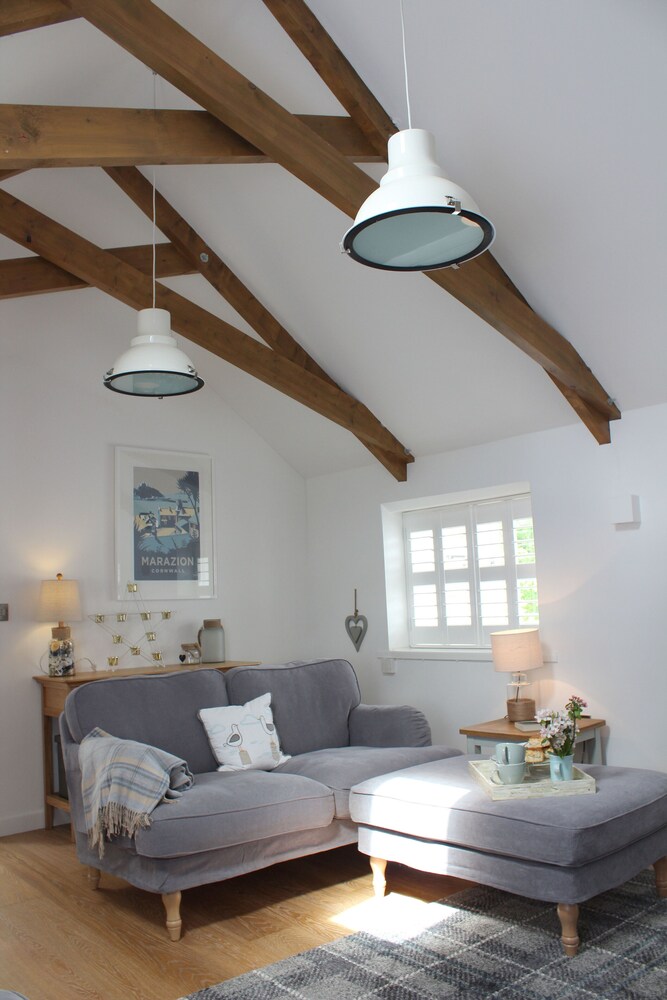 Barn conversion | 2 bathrooms | Hot tub | Close to Marazion and St Ives ...