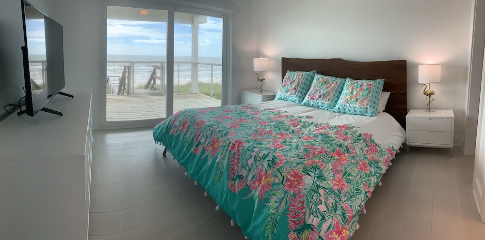 Lost in the View! Quiet white sugar sand beach! Beautiful views of the ...