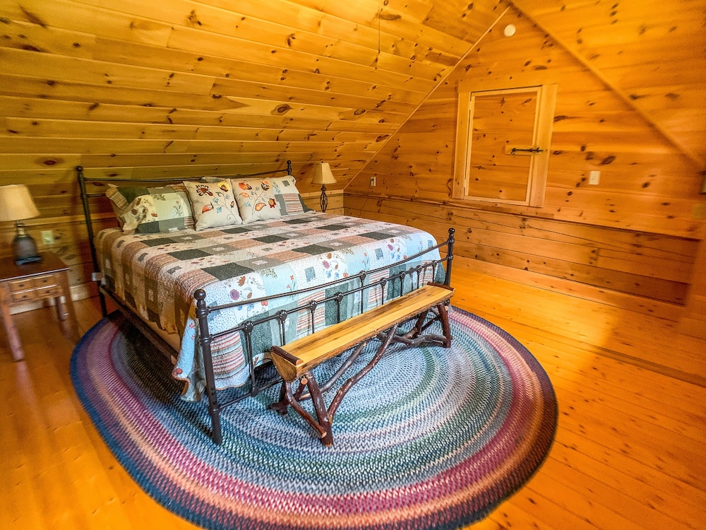Pine Log Lodge - Log Cabin w/Hot Tub, Creek Access, Gas F/P & Pet ...