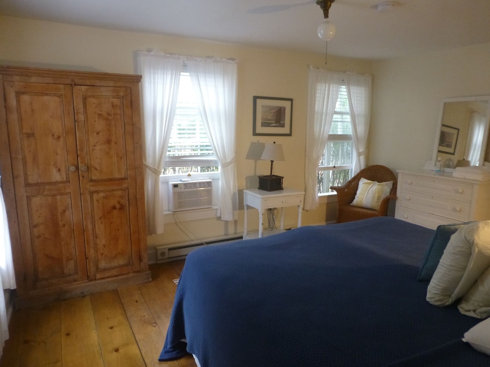 ON Sconset bluff-walk to beach-walk to village - Siasconset | Vrbo