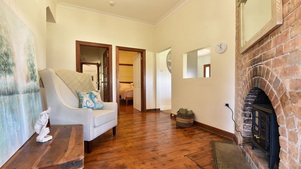 Soldiers Cottage picturebook vineyard home in cute Hunter Valley ...