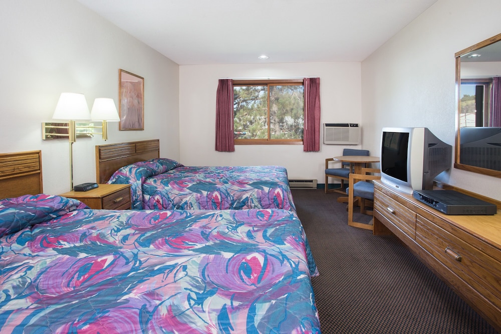 Wautoma Inn, Wautoma: Room Prices & Reviews | Travelocity