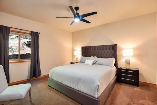 Flagstaff Modern Retreat - Flagstaff, AZ