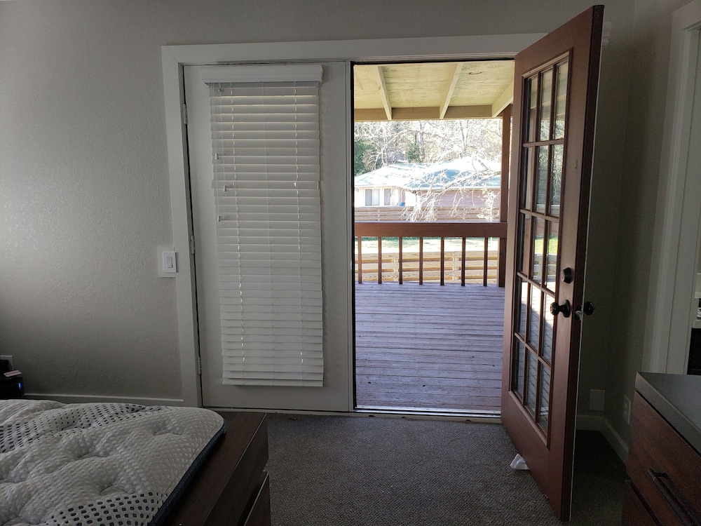 Lake ConRoy Estates_Unit A w/ Pool Access - Conroe | Vrbo