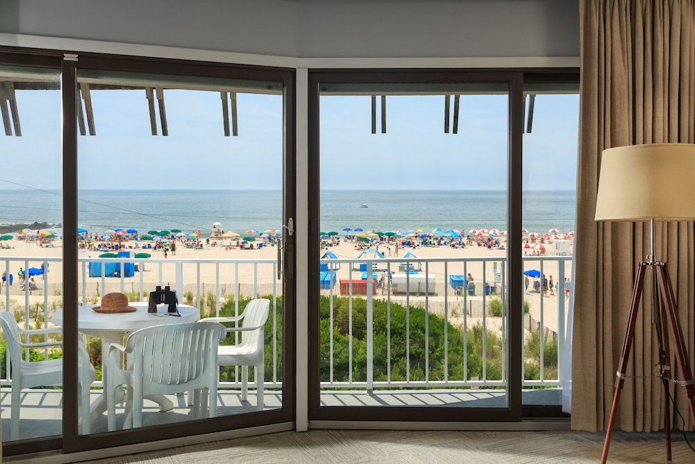 La Mer Beachfront Resort in Cape May | Best Rates & Deals on Orbitz