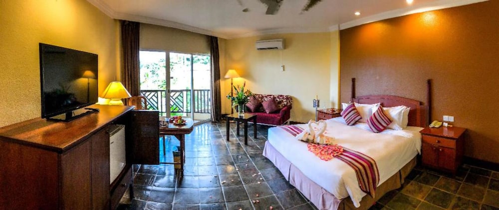 Palm Beach Resort & Spa Deals & Reviews (Labuan, MYS) | Wotif