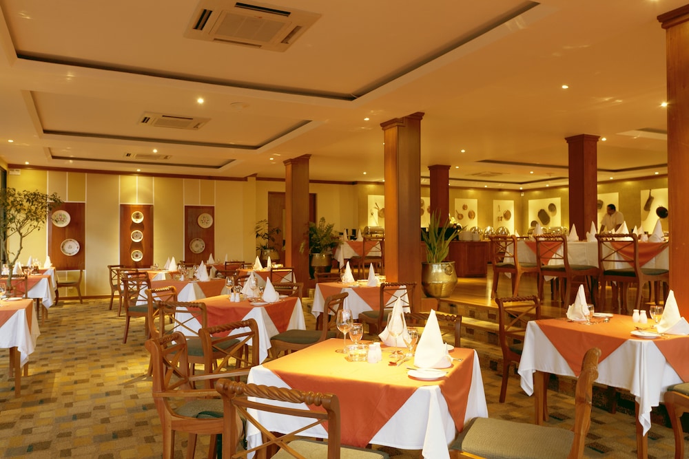 Hunas Falls Hotel in Central Province | Best Rates & Deals on Orbitz