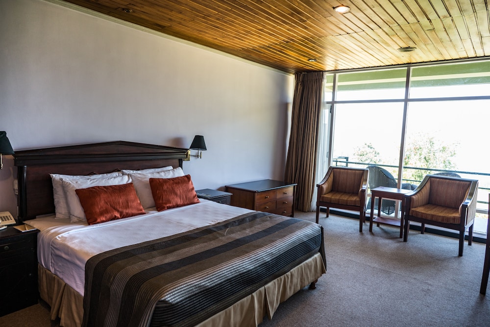 Hunas Falls Hotel in Central Province | Best Rates & Deals on Orbitz