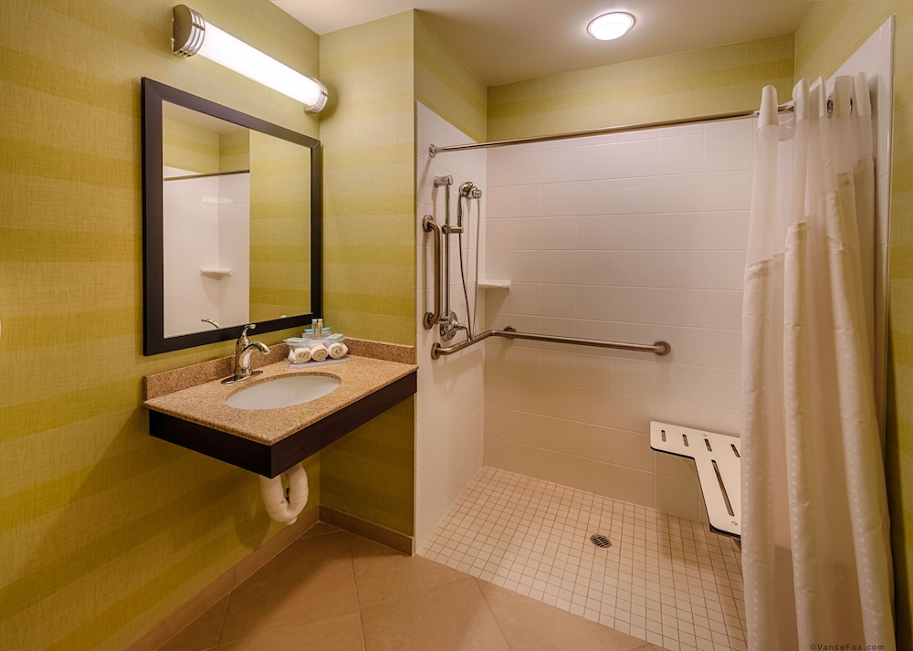 Holiday Inn Express Hotel & Suites Red Bluff-South Redding, an IHG ...