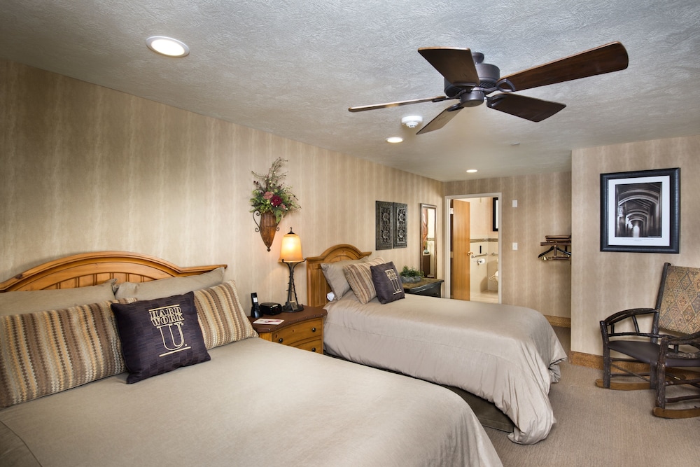 The Keeter Center at College of the Ozarks, Hollister: Room Prices ...