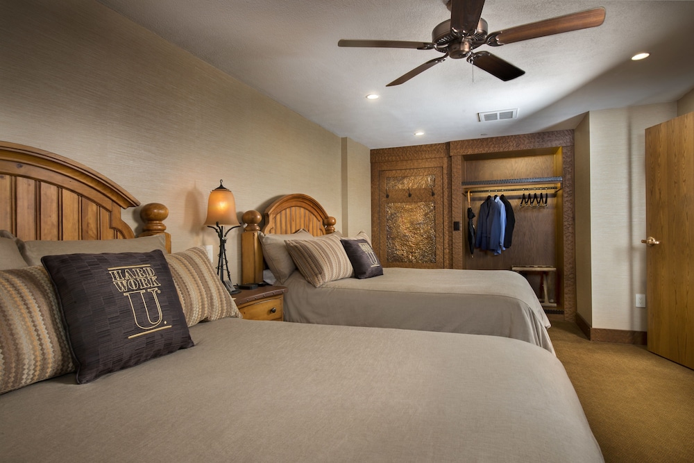 The Keeter Center at College of the Ozarks, Hollister: Room Prices ...