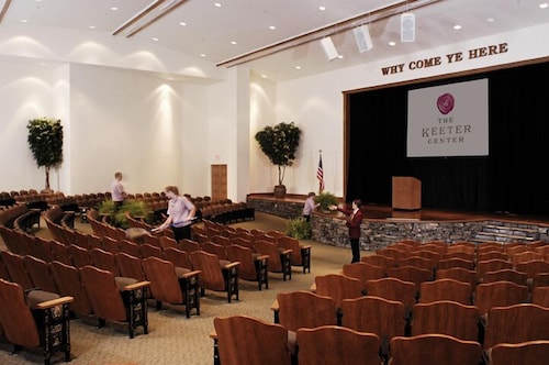 The Keeter Center at College of the Ozarks, Hollister: Room Prices ...