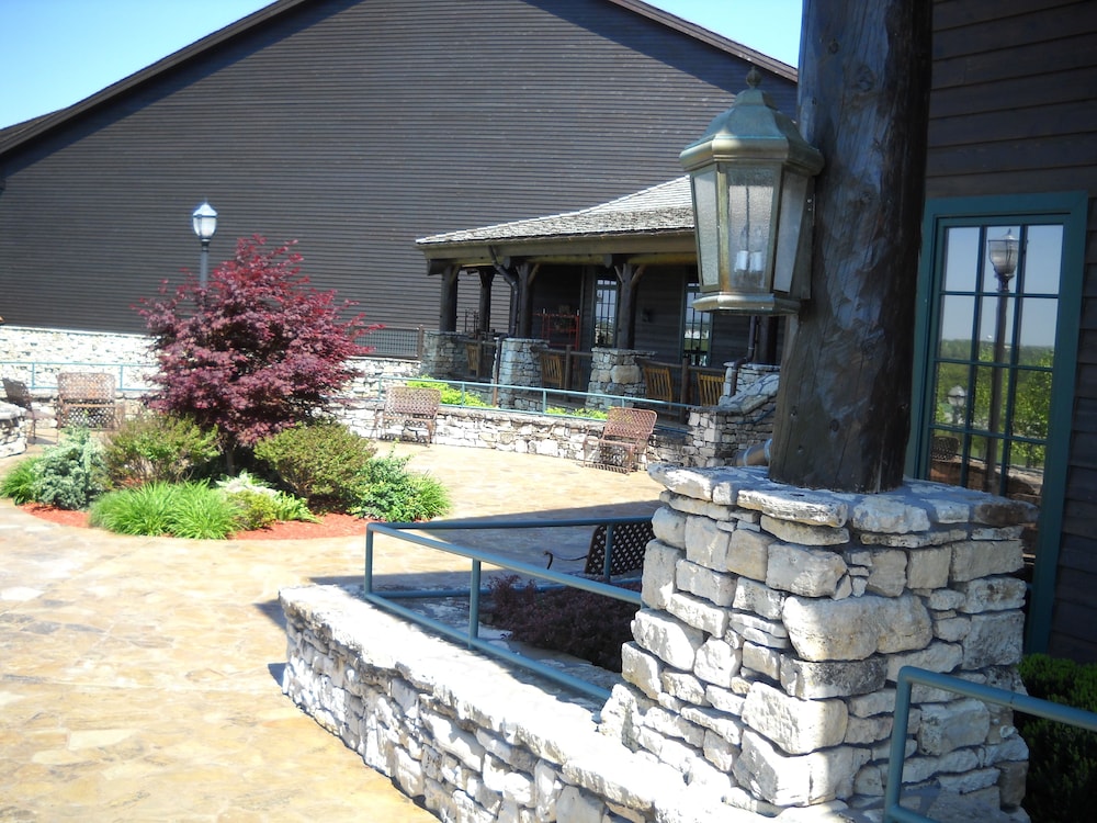 The Keeter Center at College of the Ozarks, Hollister: Room Prices ...