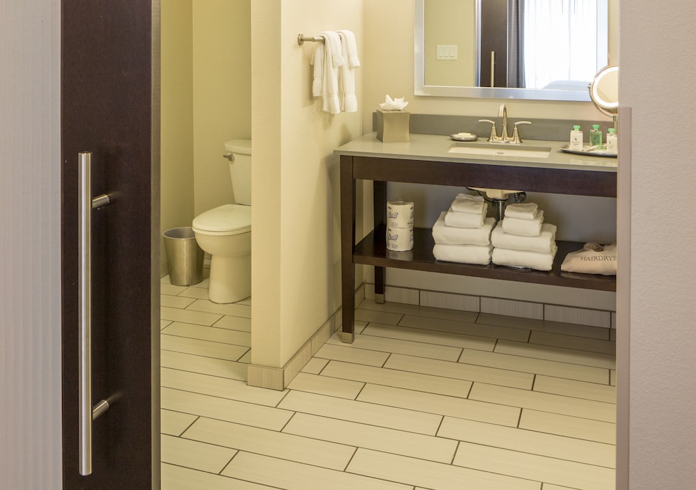 Prairie Meadows Casino, Racetrack & Hotel in Des Moines | Best Rates ...