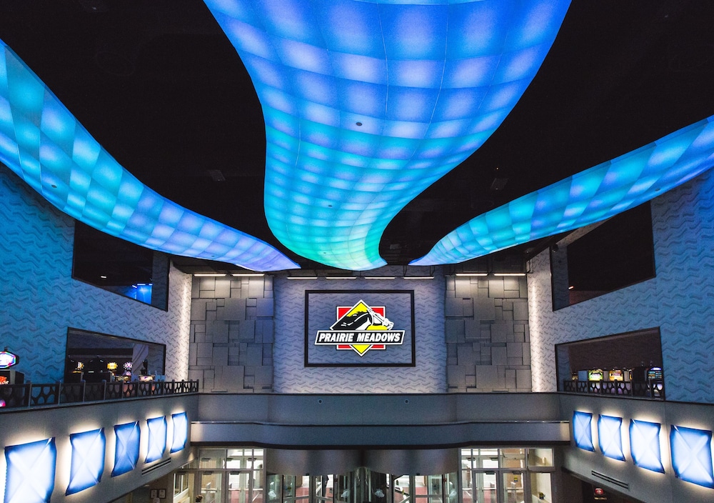 Prairie Meadows Casino, Racetrack & Hotel, Des Moines: Room Prices ...