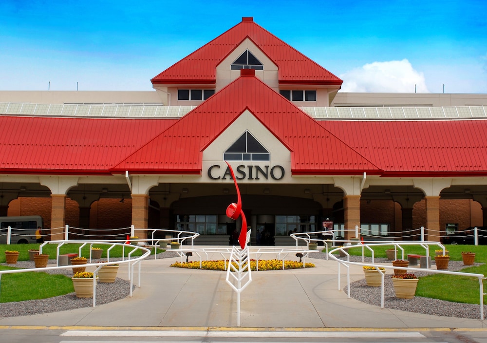 Prairie Meadows Casino, Racetrack & Hotel, Des Moines: Room Prices ...