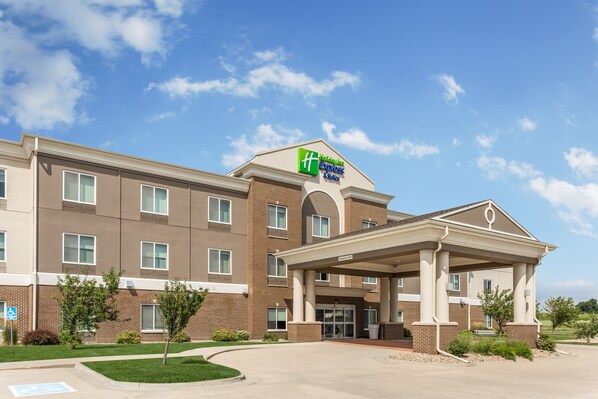 Book Holiday Inn Express Hotel & Suites Albert Lea - I-35, an IHG Hotel ...