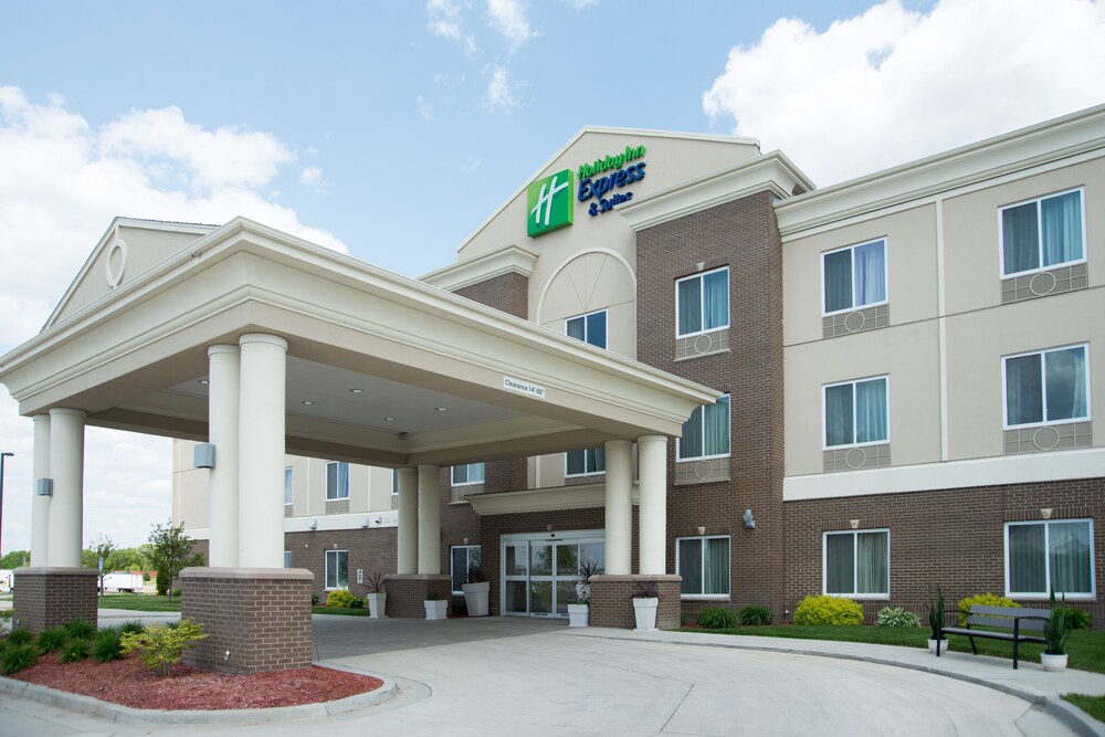 Holiday Inn Express Hotel & Suites Albert Lea - I-35 in Owatonna, MN ...